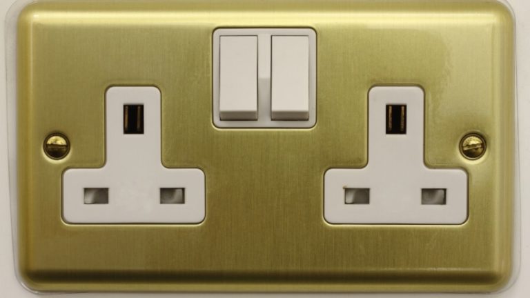 Power Outlets in Dubai: A Traveler's Guide [2025]